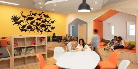 Children traveling alone accompanied by airport staff | Air France